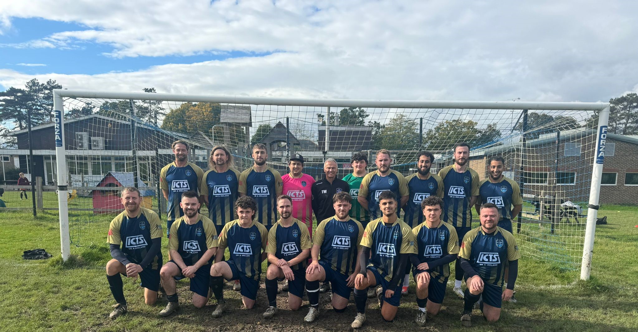 Football in Horsham, West Sussex | The Holbrook Club FC